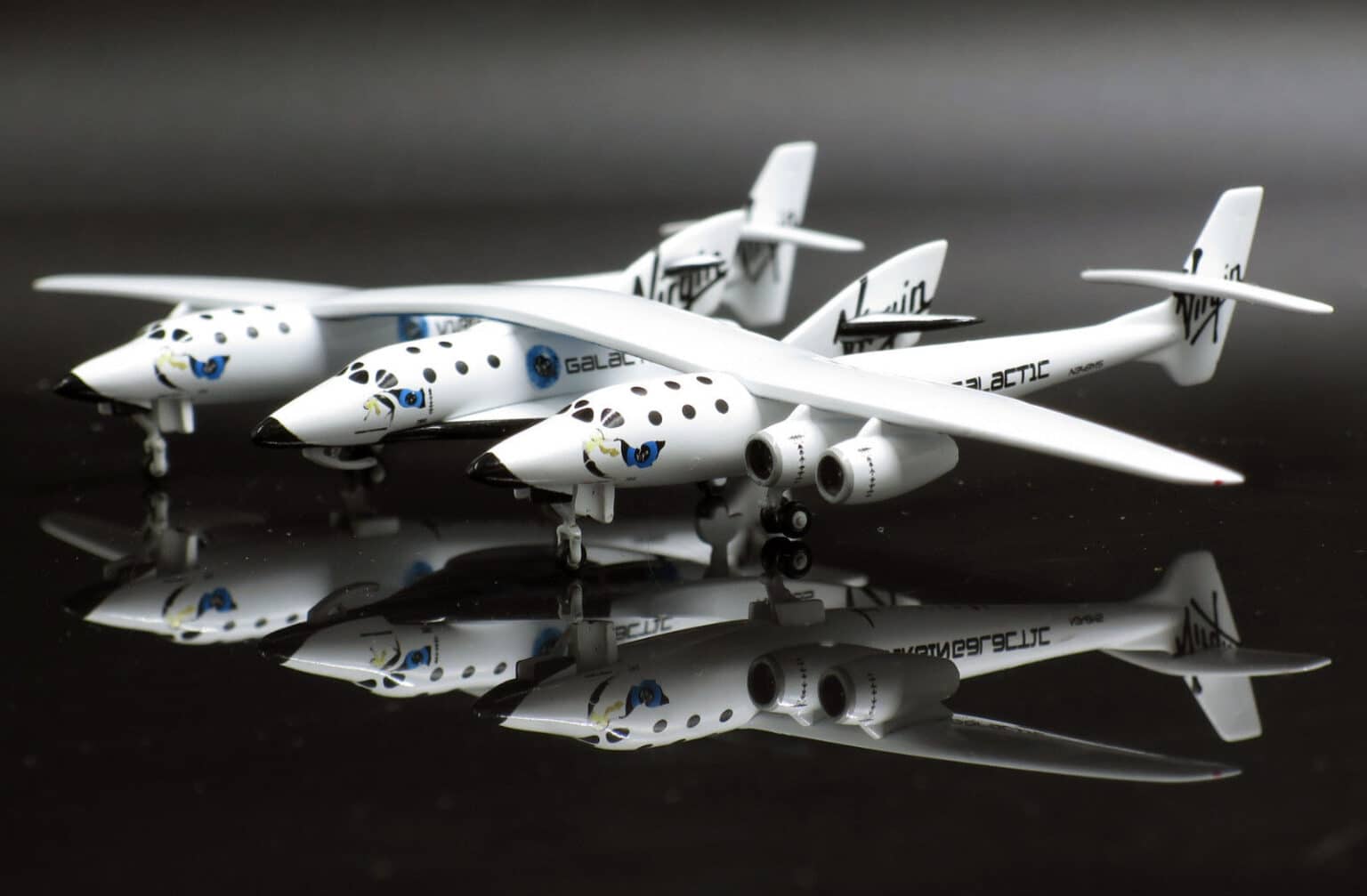 JC Wings 1:400 Virgin Galactic Scaled Composites 348 White Knight Two ...