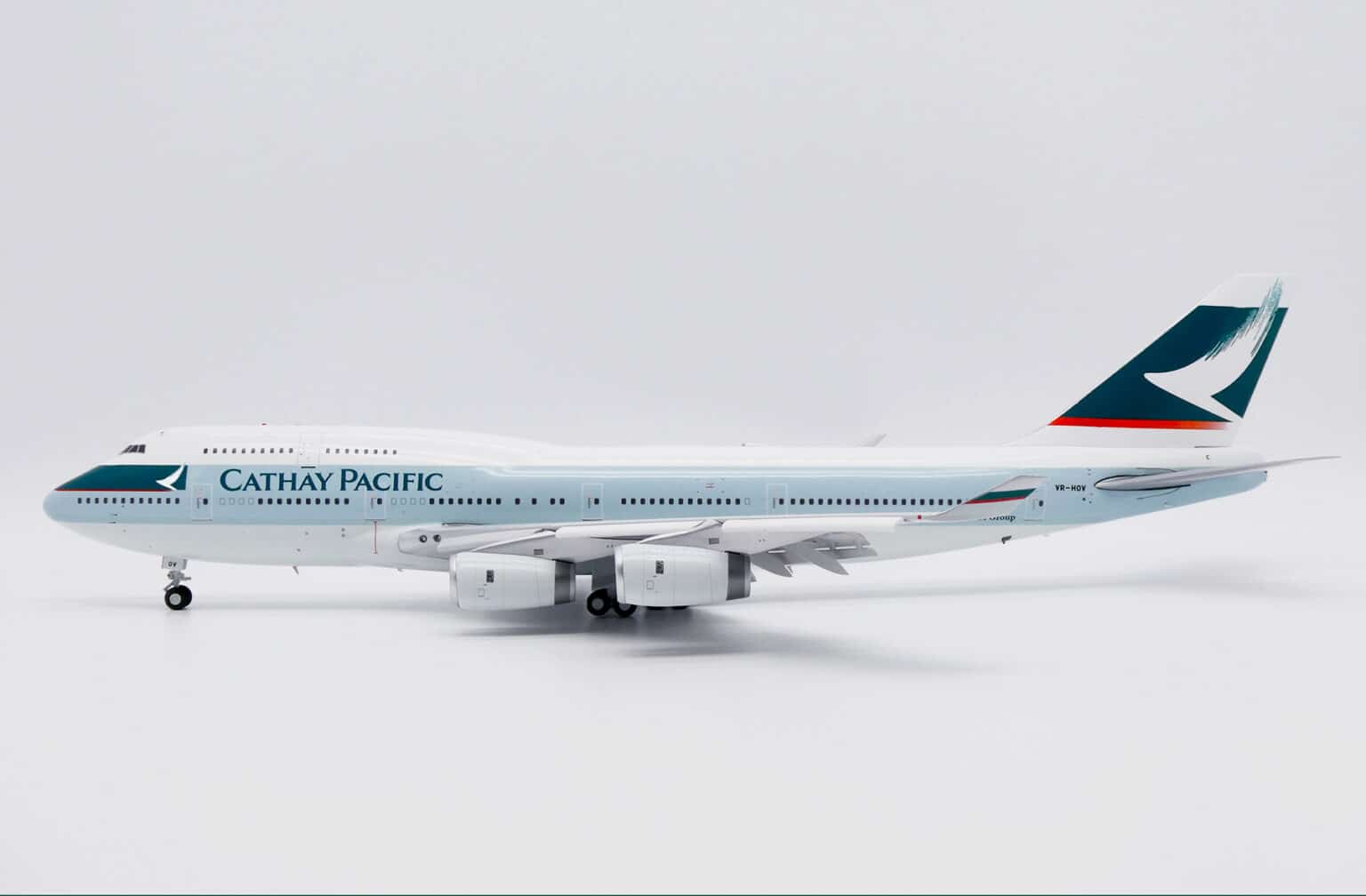JC Wings 1:200 Cathay Pacific Boeing B747-400 "Flaps Down" VR-HOV (SA2017A)