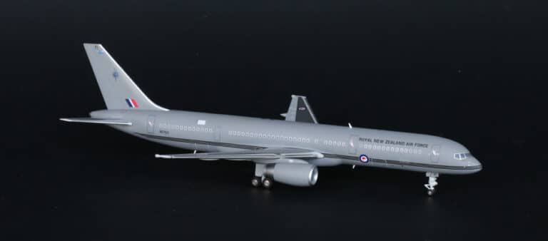 JC Wings 1:200 Royal New Zealand Air Force (RNZAF) Boeing B757-200(C ...