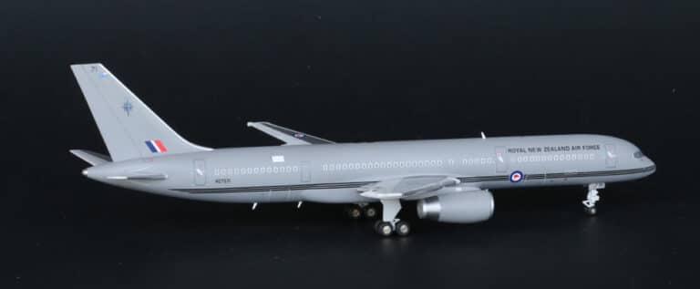 JC Wings 1:200 Royal New Zealand Air Force (RNZAF) Boeing B757-200(C ...